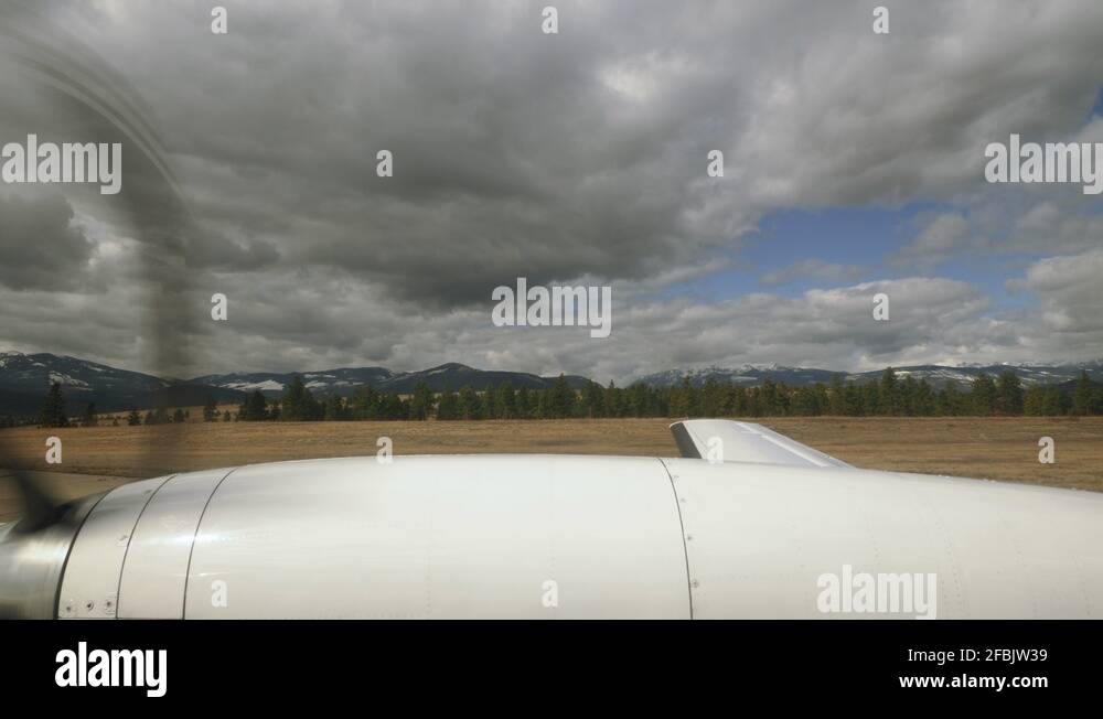 Engine under wing Stock Videos & Footage - HD and 4K Video Clips - Alamy