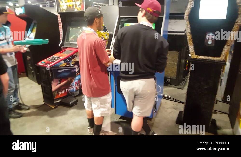 Retro arcade machine Stock Videos & Footage - HD and 4K Video Clips - Alamy