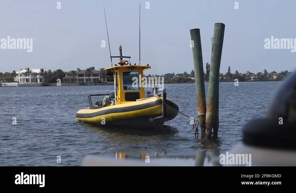 Tracker boat Stock Videos & Footage - HD and 4K Video Clips - Alamy