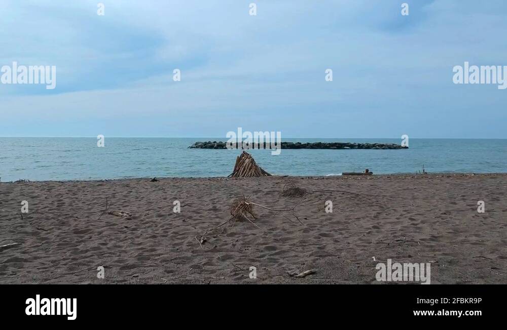 Shoreline beach Stock Videos & Footage - HD and 4K Video Clips - Alamy