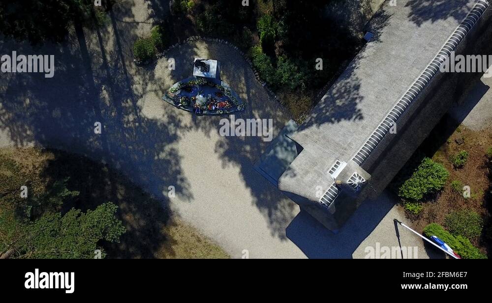 Top down statue Stock Videos & Footage - HD and 4K Video Clips - Alamy