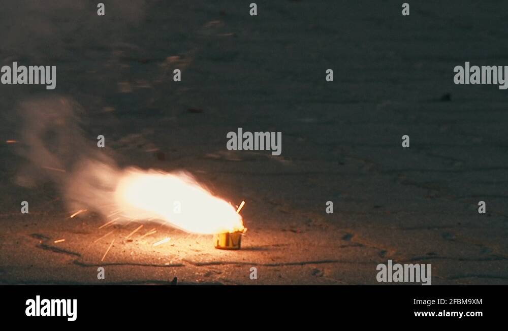 Pop fireworks Stock Videos & Footage - HD and 4K Video Clips - Alamy