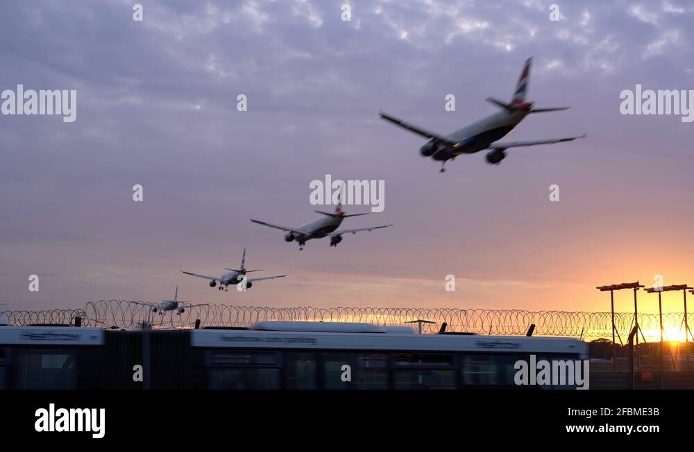 Airplanes landing Stock Videos & Footage - HD and 4K Video Clips - Alamy