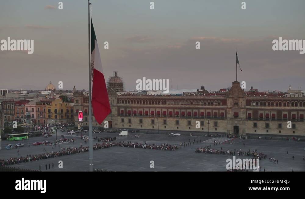 Zocalo mexico flag Stock Videos & Footage - HD and 4K Video Clips - Alamy
