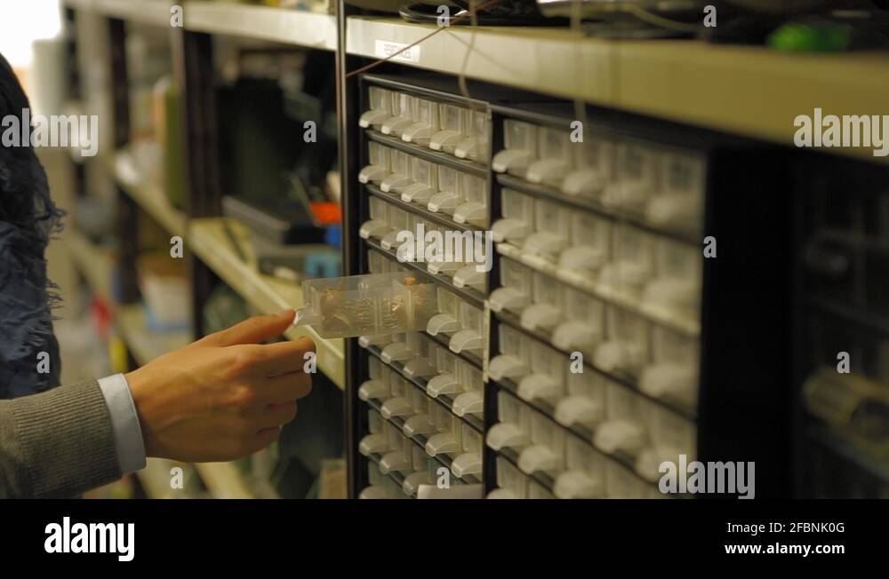 Transistor appliance Stock Videos & Footage - HD and 4K Video Clips - Alamy