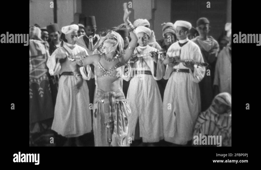 Lady belly dancing Stock Videos & Footage - HD and 4K Video Clips - Alamy