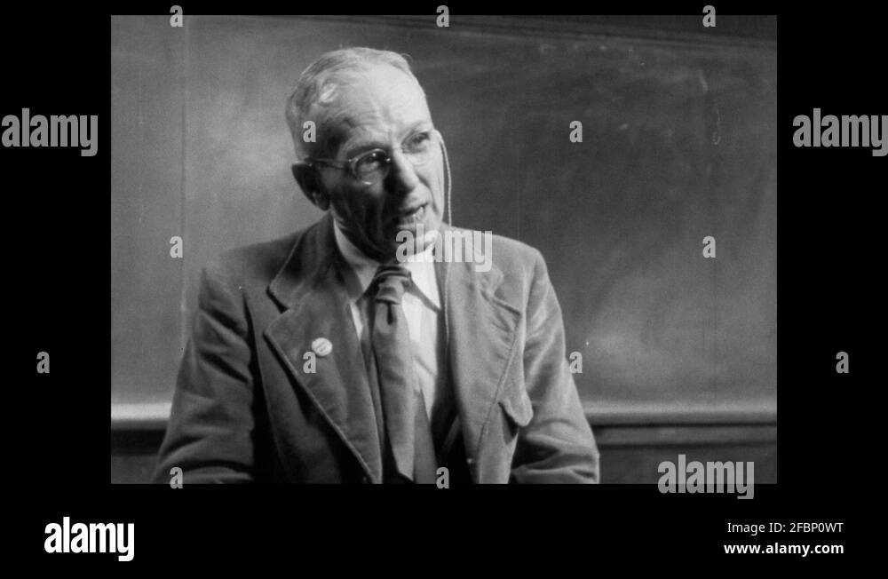 Men stands Stock Videos & Footage - HD and 4K Video Clips - Alamy