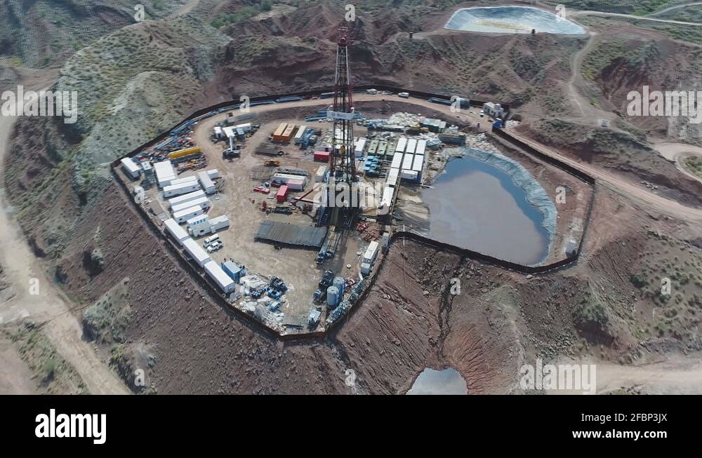 Crude oil drilling Stock Videos & Footage - HD and 4K Video Clips - Alamy
