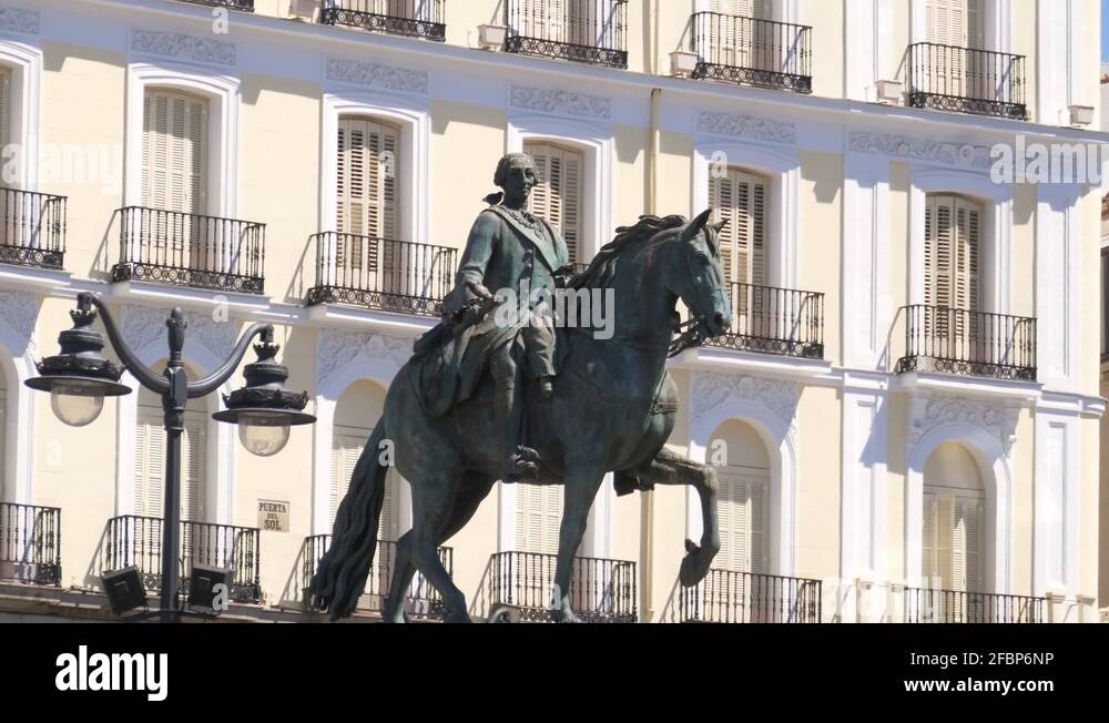 Statue of king charles Stock Videos & Footage - HD and 4K Video Clips ...