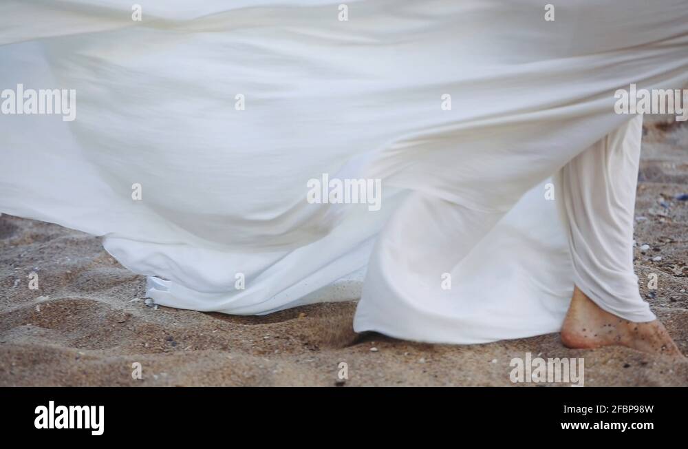 Loose foot Stock Videos & Footage - HD and 4K Video Clips - Alamy