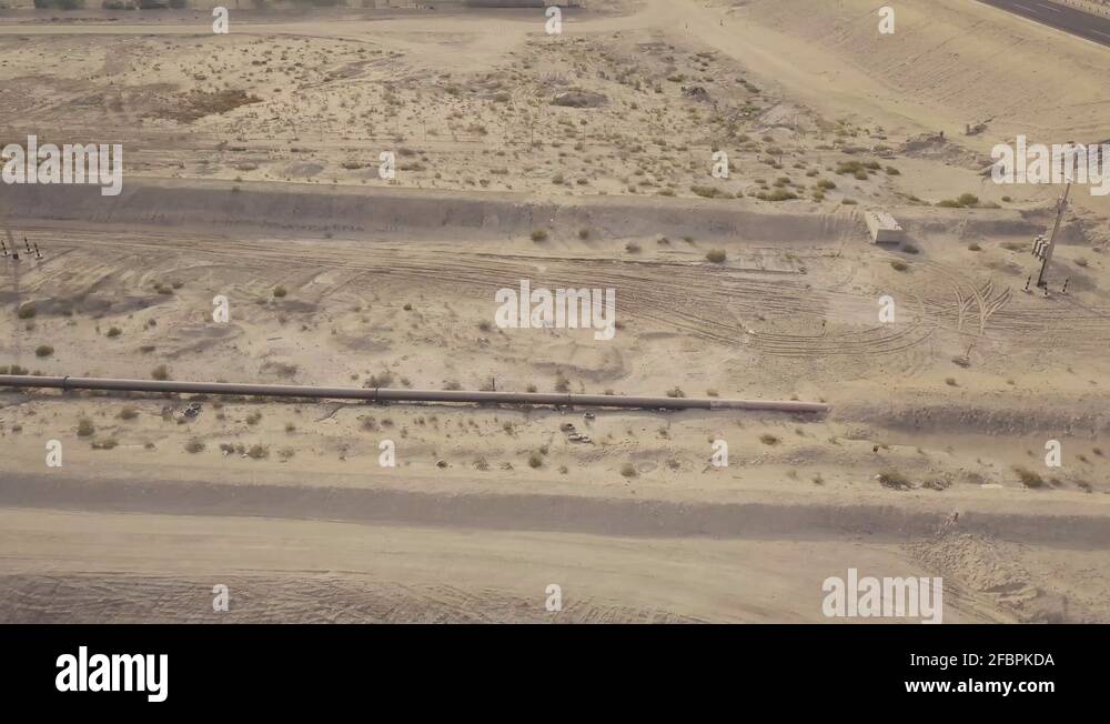 Desert oil pipeline Stock Videos & Footage - HD and 4K Video Clips - Alamy