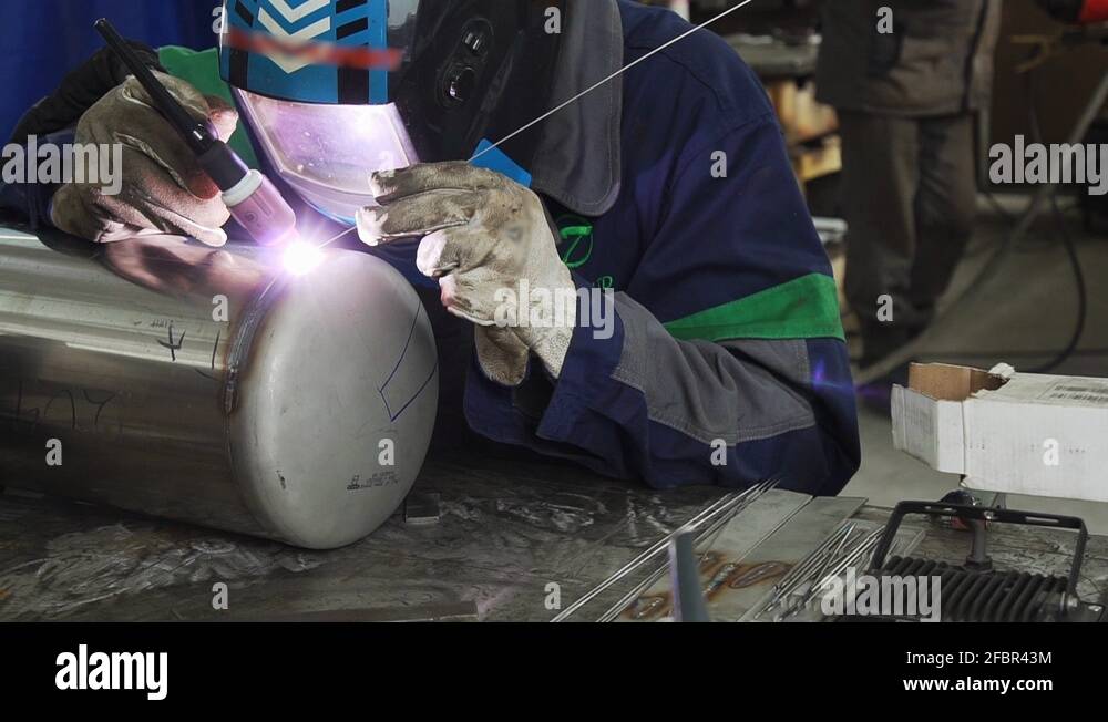 Shell welder Stock Videos & Footage - HD and 4K Video Clips - Alamy