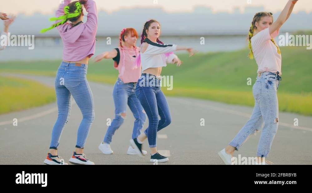 Synchronized movement Stock Videos & Footage - HD and 4K Video Clips ...