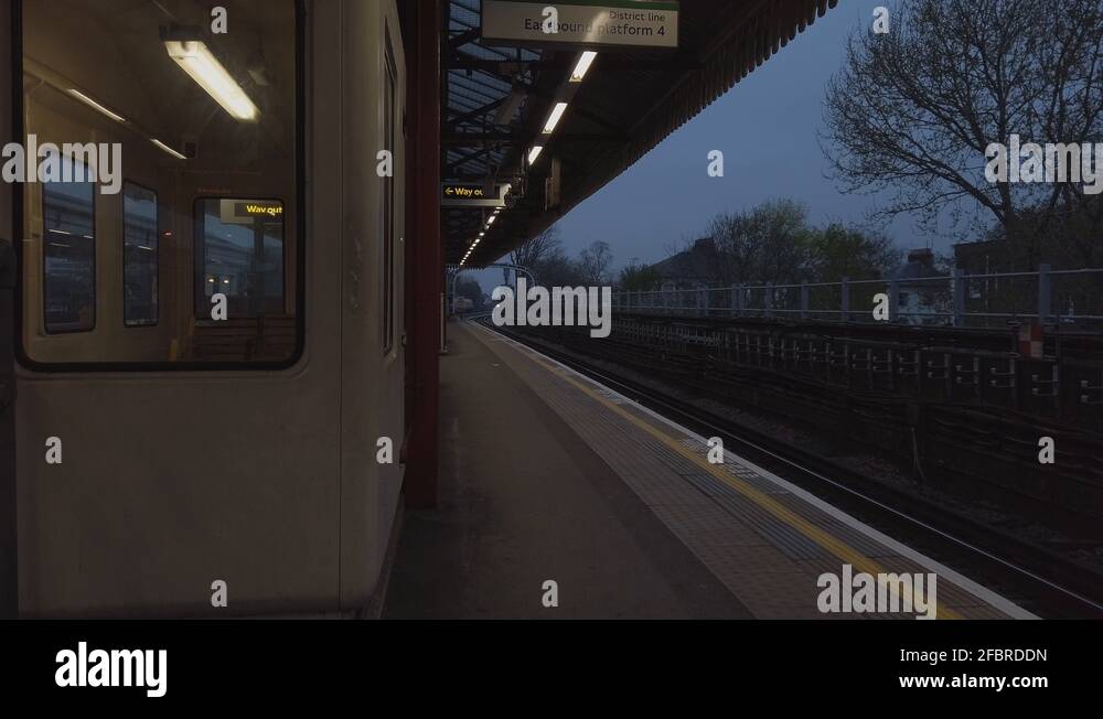 District line train Stock Videos & Footage - HD and 4K Video Clips - Alamy
