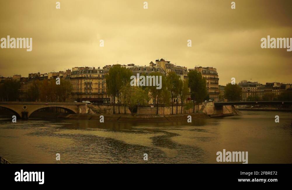 The seine the ile de la cite Stock Videos & Footage - HD and 4K Video ...