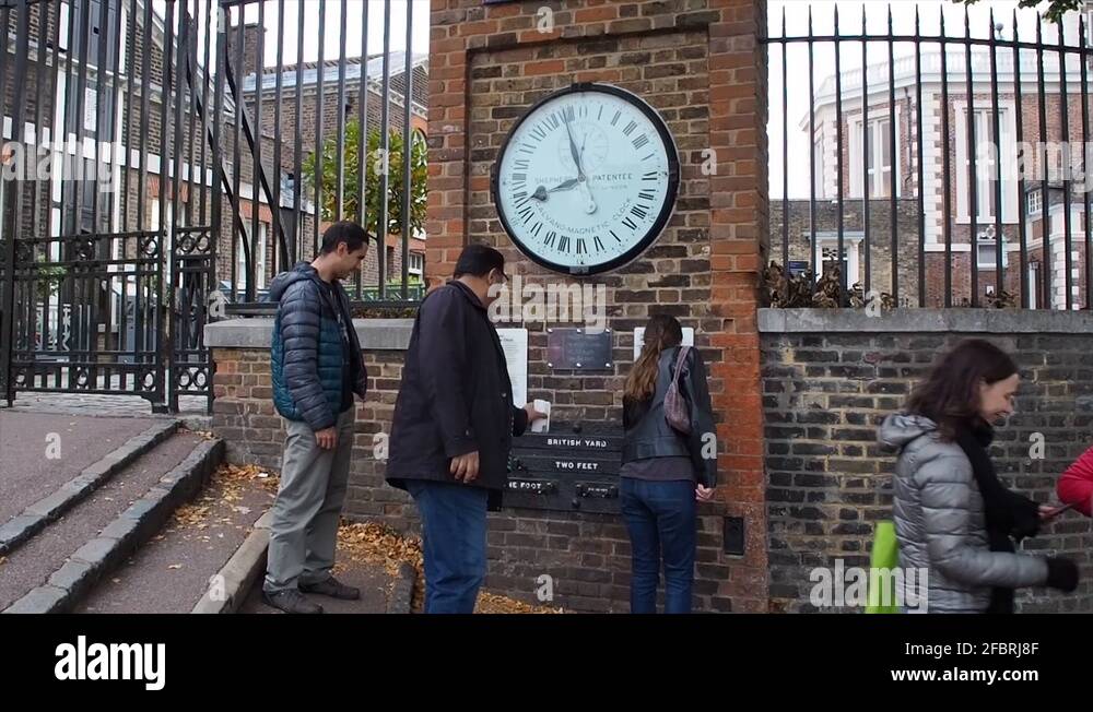 Gate clock Stock Videos & Footage - HD and 4K Video Clips - Alamy