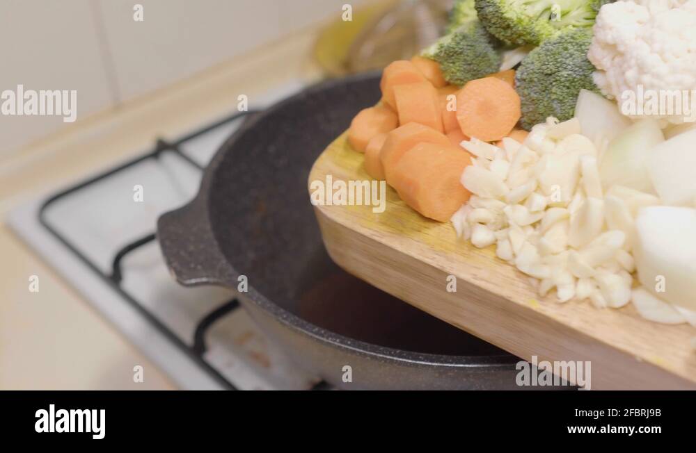 Pan sautee Stock Videos & Footage - HD and 4K Video Clips - Alamy