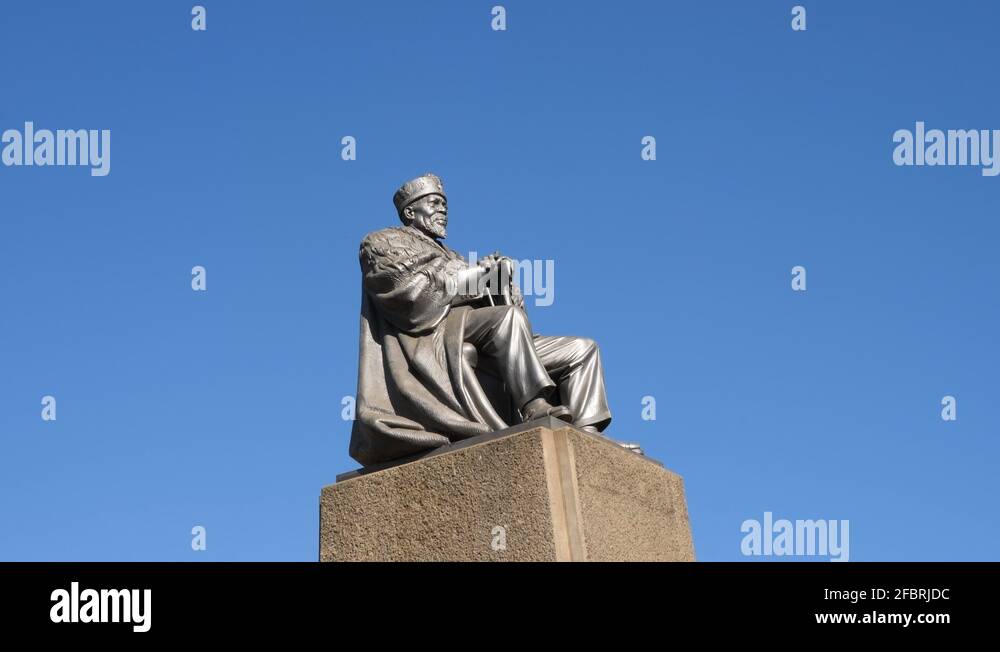 Jomo kenyatta statue Stock Videos & Footage - HD and 4K Video Clips - Alamy