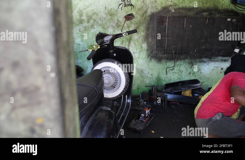 Mechanic roadside repair Stock Videos & Footage - HD and 4K Video Clips ...