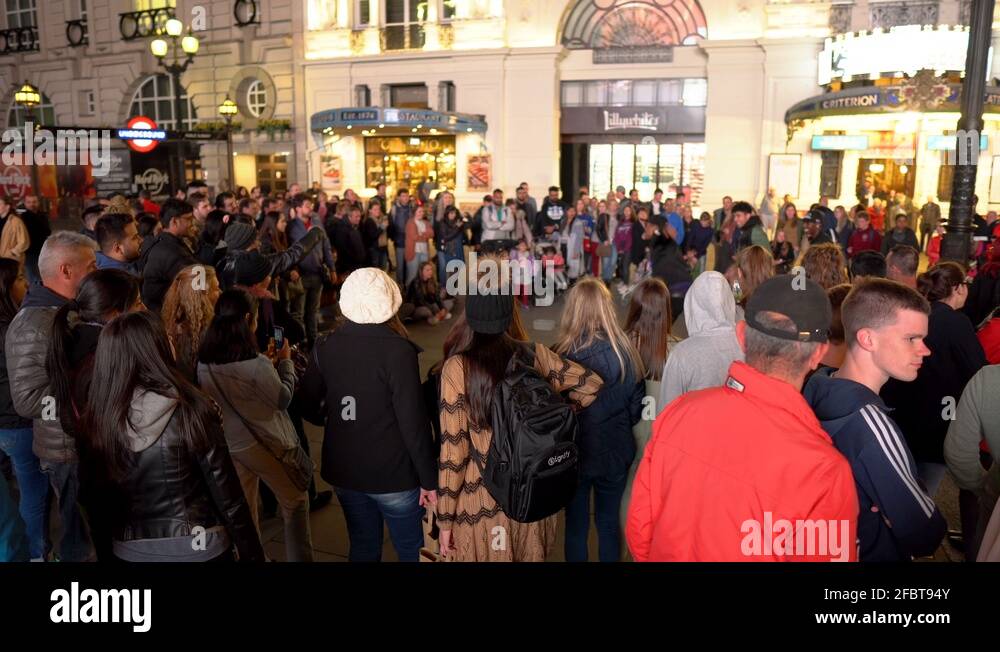 Street crowd uk Stock Videos & Footage - HD and 4K Video Clips - Alamy