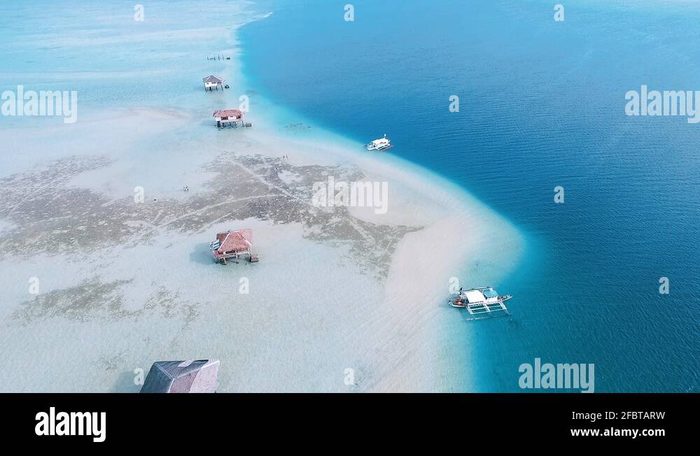 sand bar in the middle of the ocean philippines Stock Video Footage - Alamy