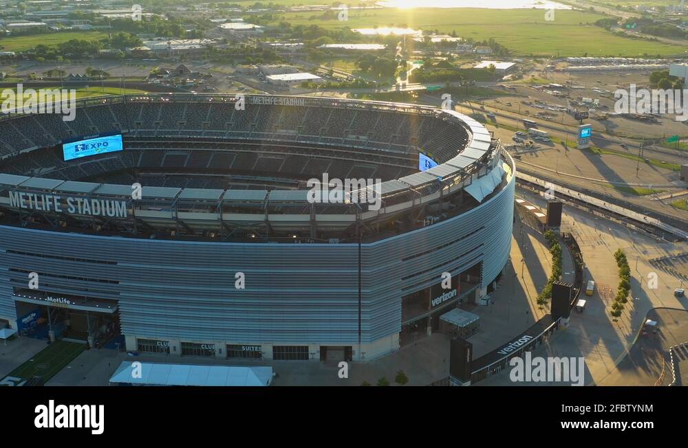 Metlife Stadium lateral flyby aerial 4k Stock Video Footage - Alamy