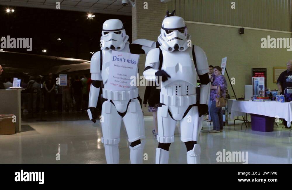 Dancing museum Stock Videos & Footage - HD and 4K Video Clips - Alamy