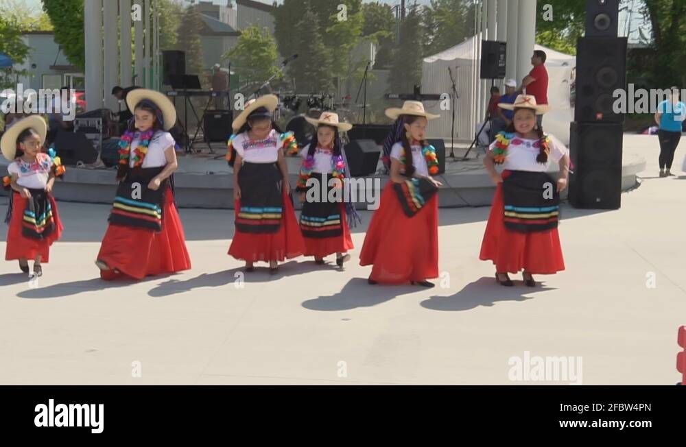 Mexican kids traditional dancing Stock Videos & Footage - HD and 4K ...