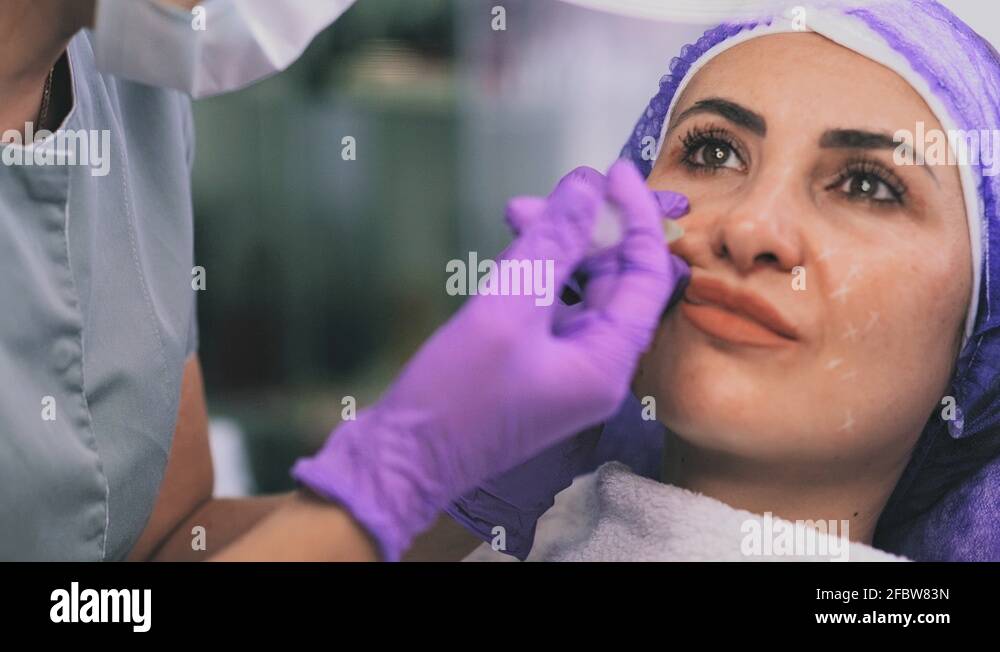 Injection procedure Stock Videos & Footage - HD and 4K Video Clips - Alamy
