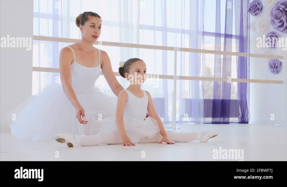 Child ballet pose Stock Videos & Footage - HD and 4K Video Clips - Alamy