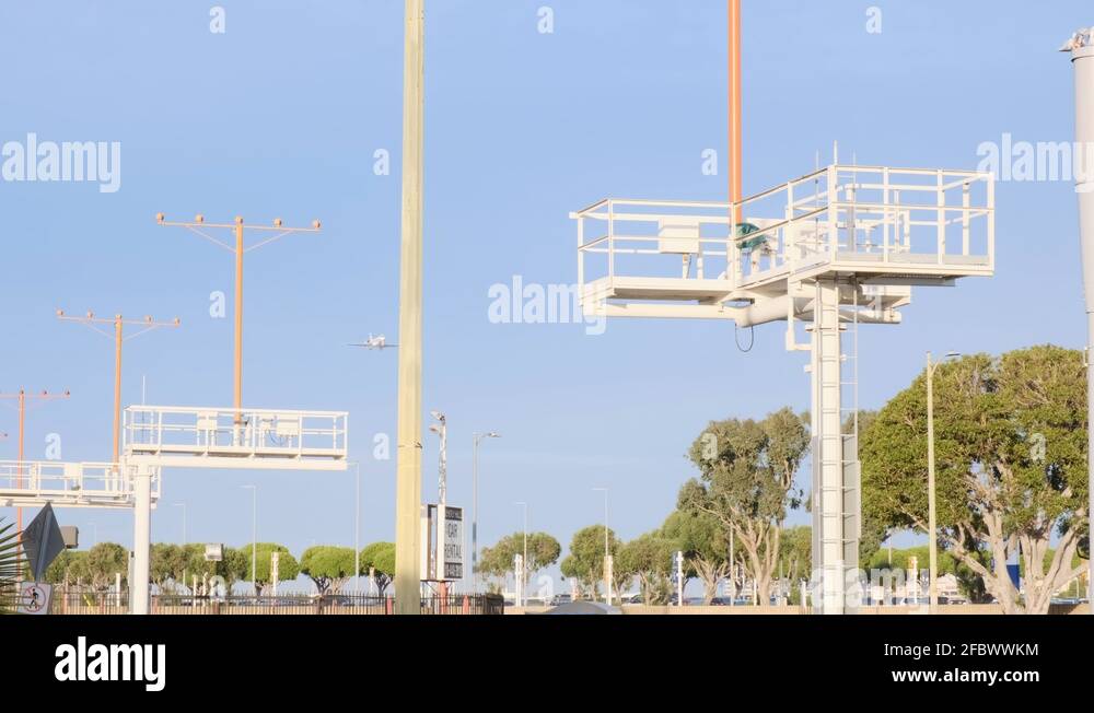 Low flying jet Stock Videos & Footage - HD and 4K Video Clips - Alamy