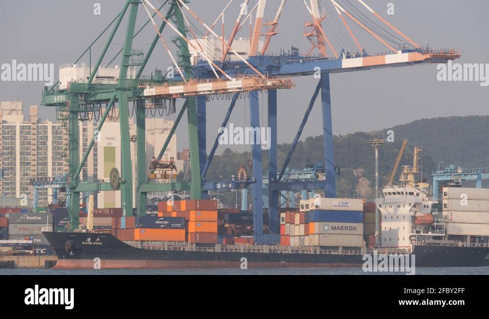 Terminal loading Stock Videos & Footage - HD and 4K Video Clips - Alamy