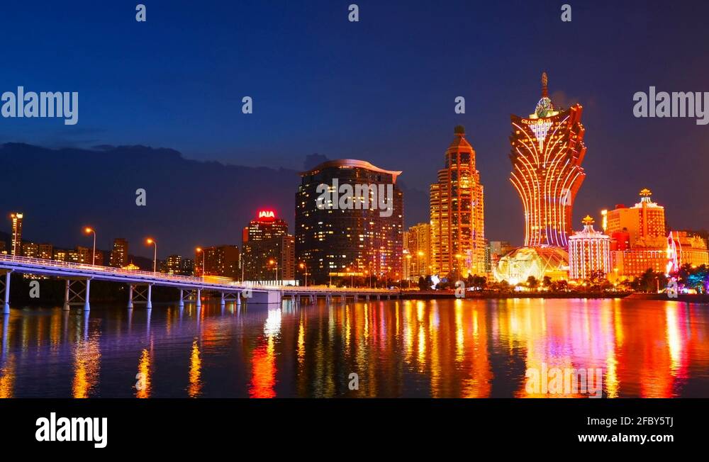 Buildings light up Stock Videos & Footage - HD and 4K Video Clips - Alamy