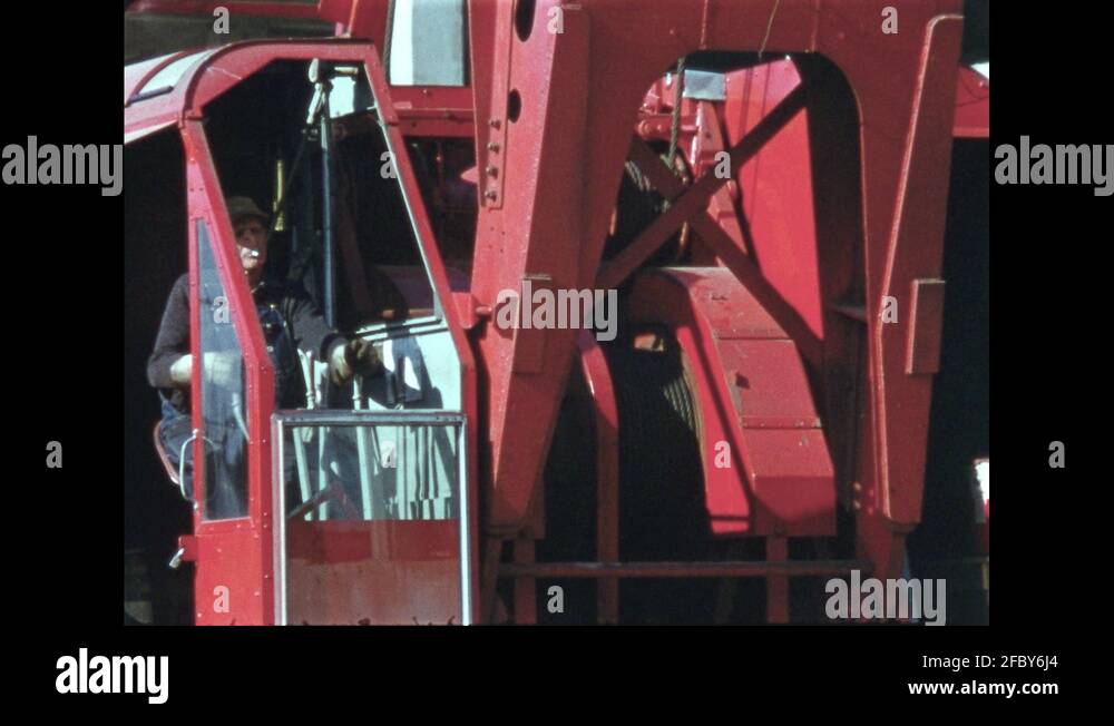 Operating crane Stock Videos & Footage - HD and 4K Video Clips - Alamy