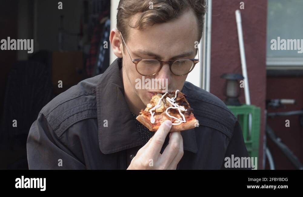 Greasy pizza Stock Videos & Footage - HD and 4K Video Clips - Alamy