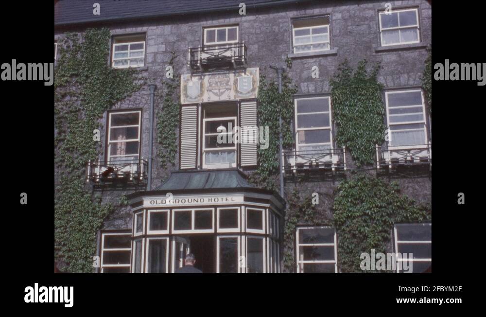Hotel entrance 1950s Stock Videos & Footage - HD and 4K Video Clips - Alamy
