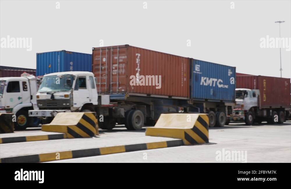 Long vehicles Stock Videos & Footage - HD and 4K Video Clips - Alamy