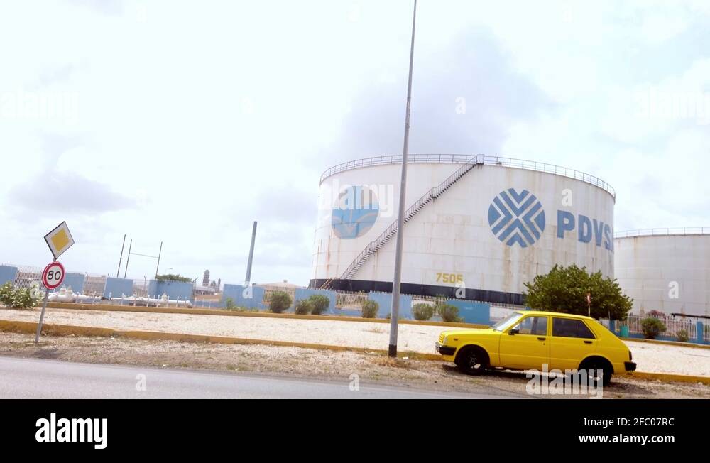 Looking at the tank on the Refinery PDVSA / Refineria Curacao Stock ...