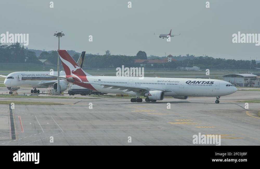 Boeing 777 cabin Stock Videos & Footage - HD and 4K Video Clips - Alamy