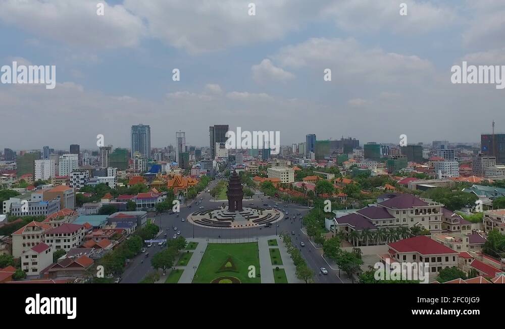 Panoramic view of Independence monument in the middle of a big ...