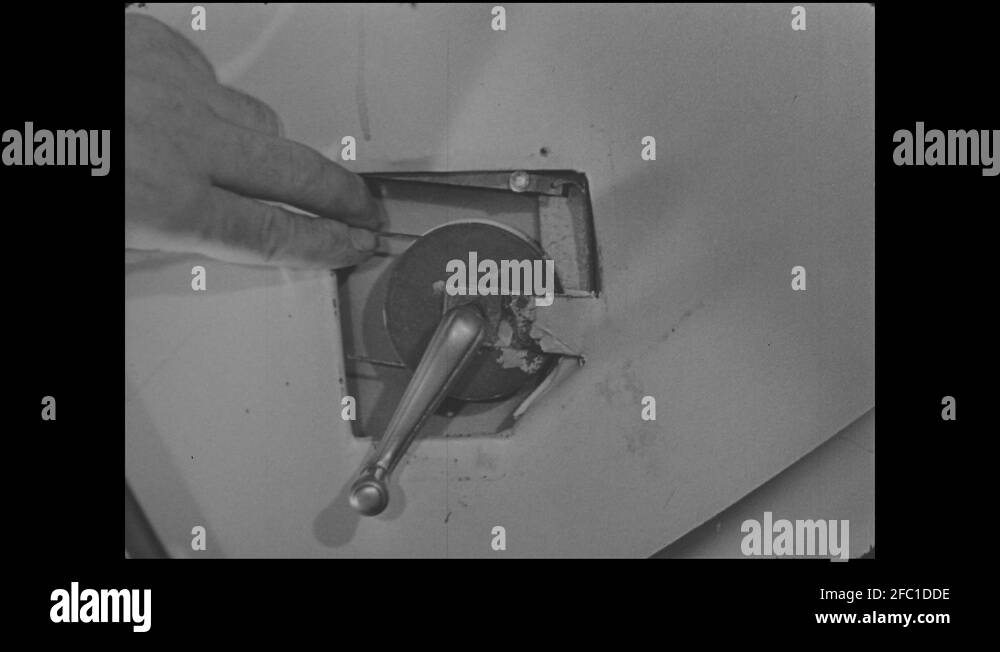 Disc airplane Stock Videos & Footage - HD and 4K Video Clips - Alamy