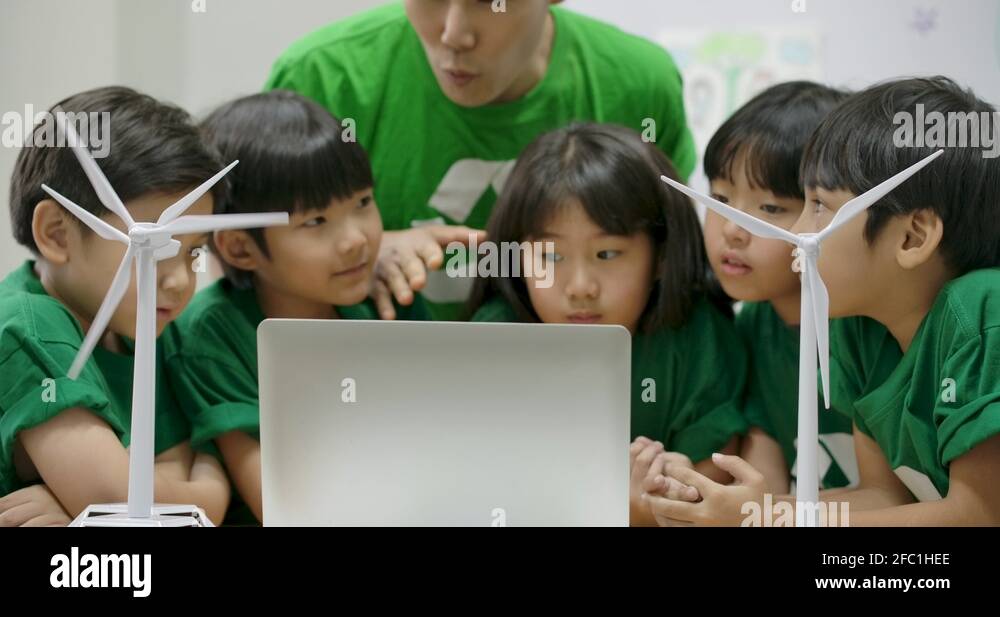 Teacher having recycling lesson to elementary students in class Stock ...