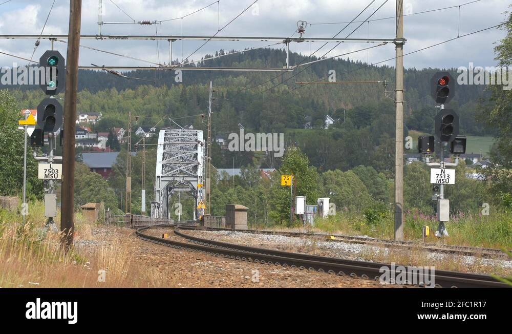 Train track signal Stock Videos & Footage - HD and 4K Video Clips - Alamy
