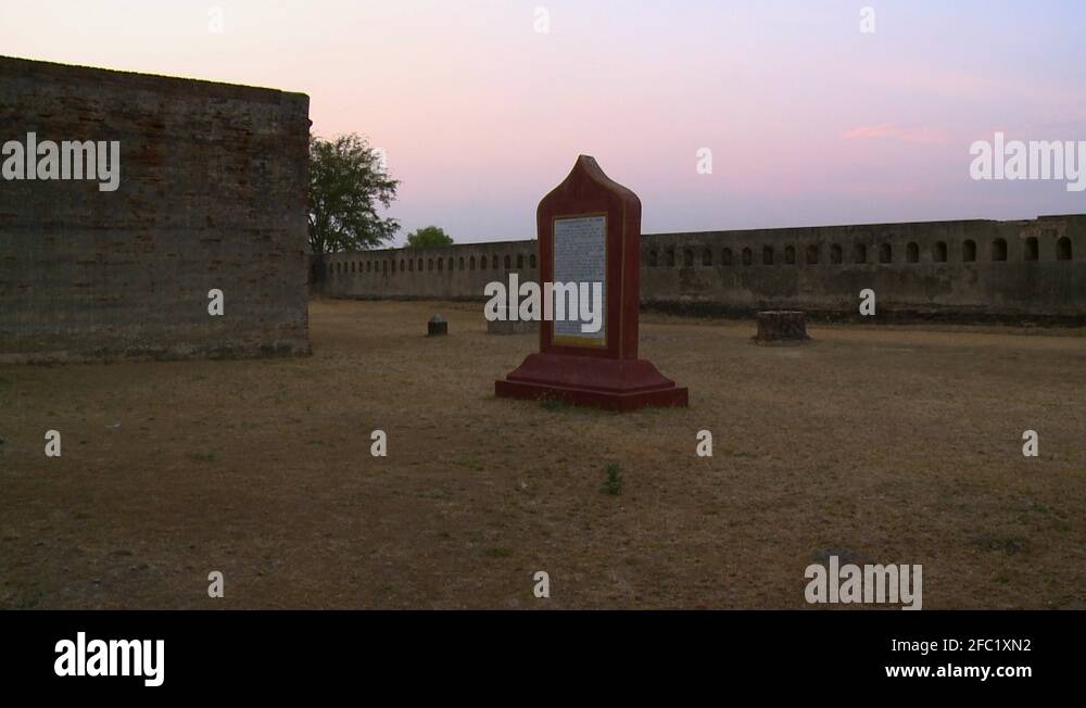 Red monument Stock Videos & Footage - HD and 4K Video Clips - Alamy