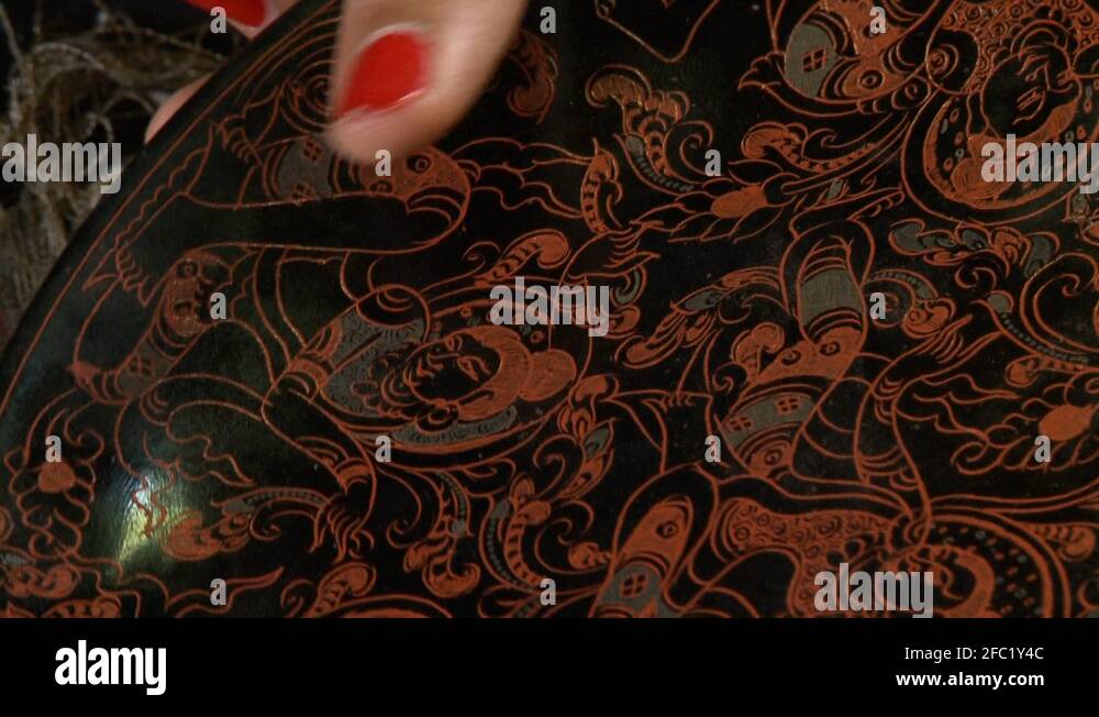 An artist drawing patterns on a circular plate Stock Video Footage - Alamy