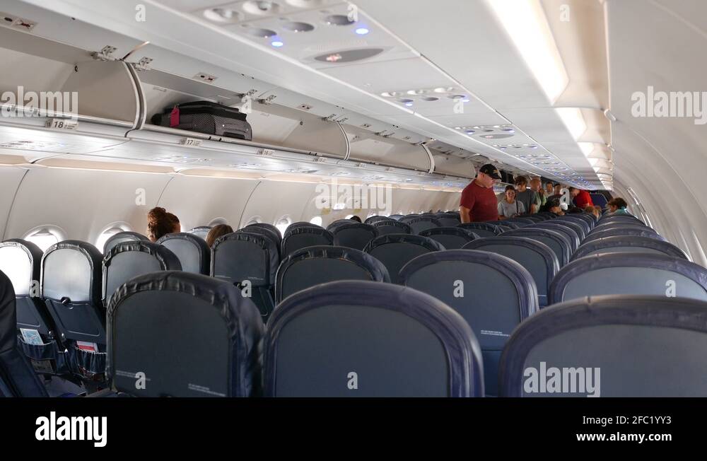 Boarding plane Stock Videos & Footage - HD and 4K Video Clips - Alamy