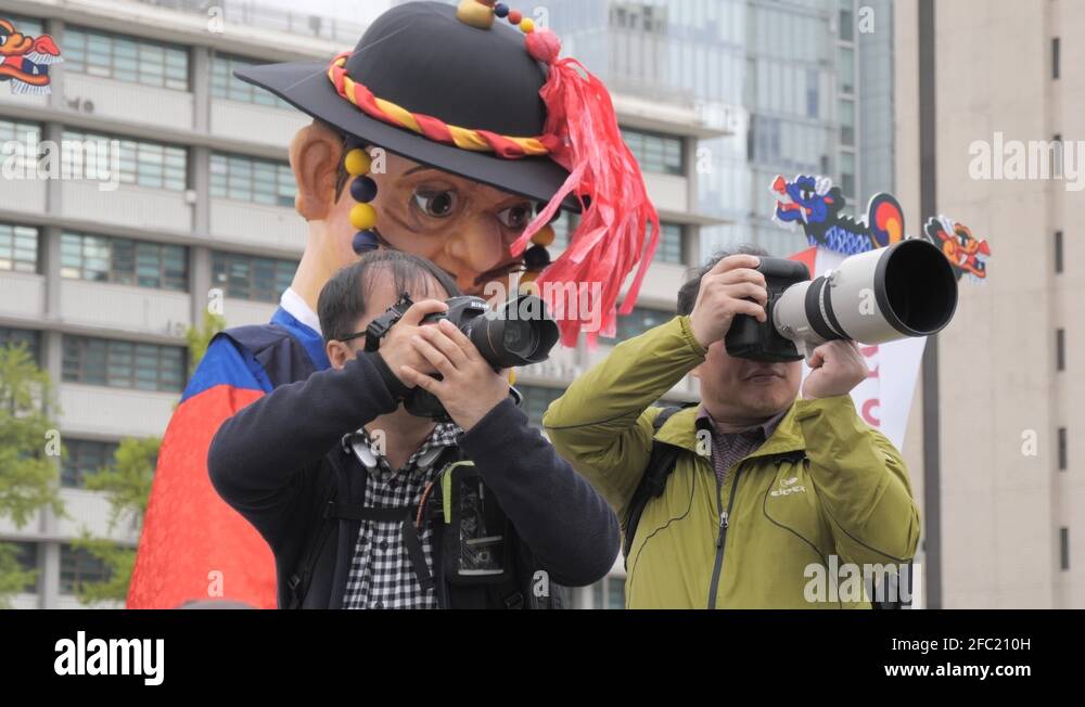 Giant lens Stock Videos & Footage - HD and 4K Video Clips - Alamy