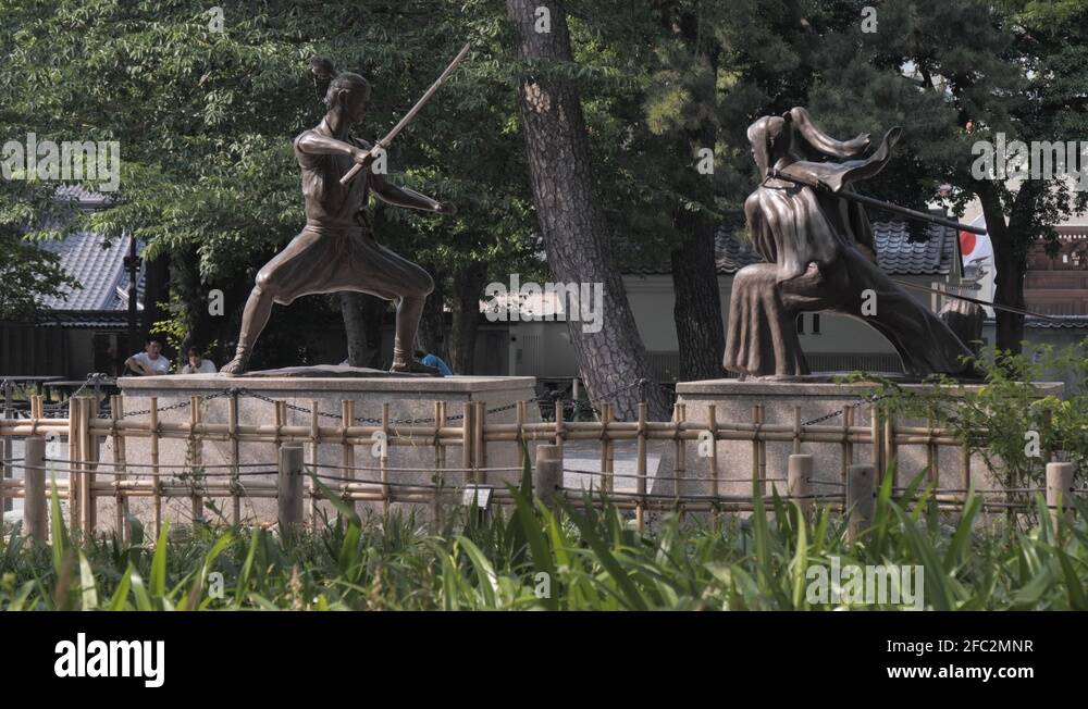 Statue Kojiro Sasaki and Musashi Miyamoto swordsman,Kitakyushu,Kyushu ...