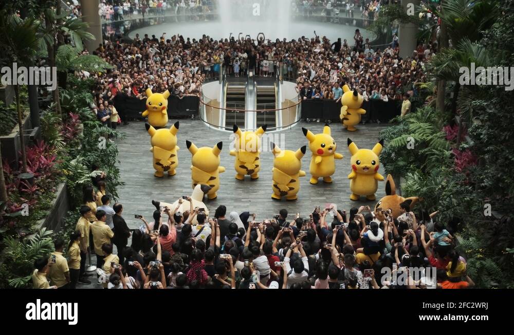 Pikachu, Eevee and Mimikyu Pokemon Dance Performance at Jewel Changi ...