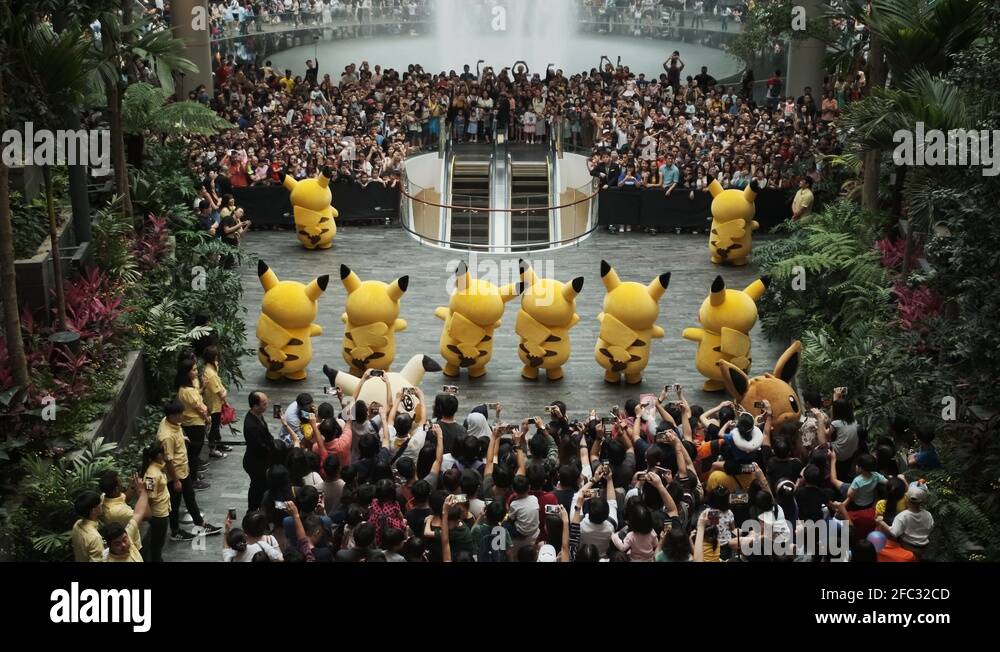 Pikachu, Eevee and Mimikyu Pokemon Dance Performance at Jewel Changi ...